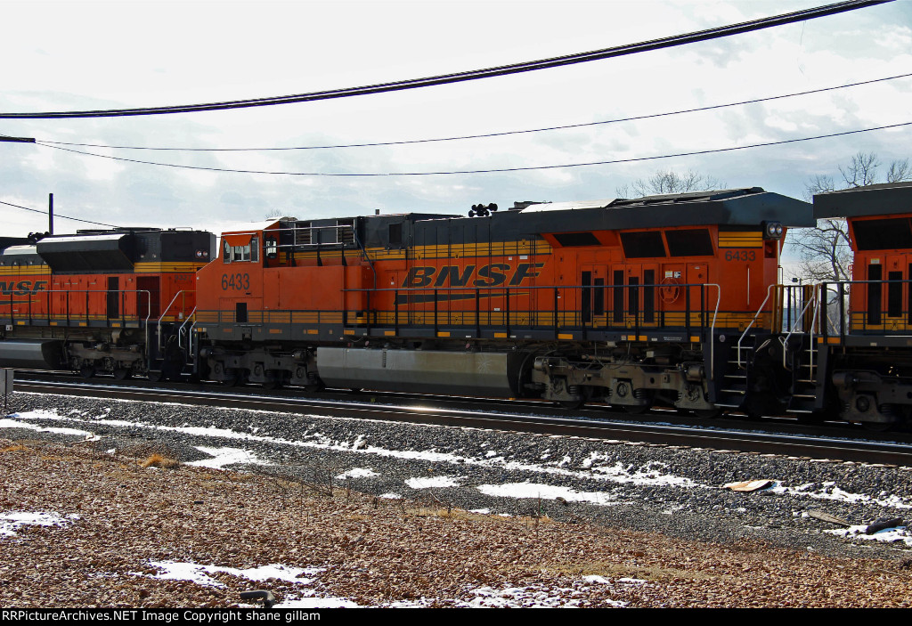 BNSF 6433 roster shot.